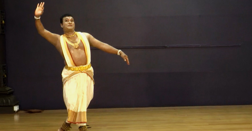 സ്വപ്ന സാക്ഷാത്കാരം; കലാമണ്ഡലത്തില്‍ പുതുചരിത്രം കുറിച്ച് ആര്‍എല്‍വി ...