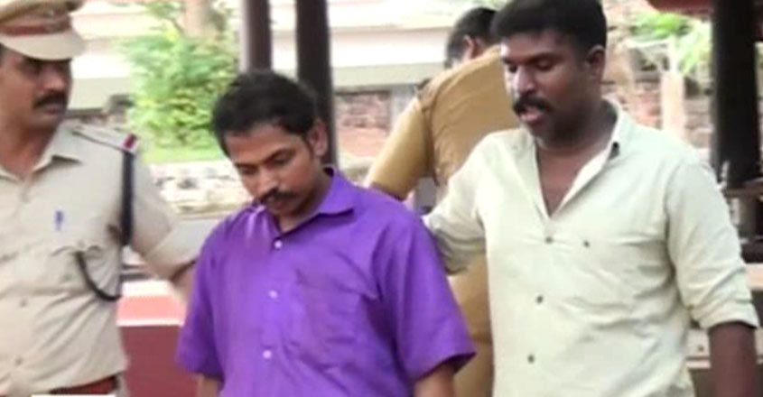 ഭണ്ഡാരം കുത്തിപ്പൊളിച്ച് മോഷണം നടത്തുന്നതിനിടെ കള്ളന്‍ പിടിയിൽ | Theft ...