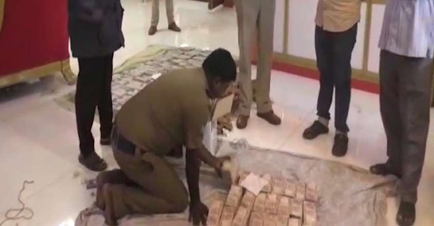 ഡിഎംകെ നേതാക്കളുടെ വീടുകളിൽ റെയ്ഡ്; നിരോധിച്ച നോട്ടുകൾ പിടികൂടി | DMK ...