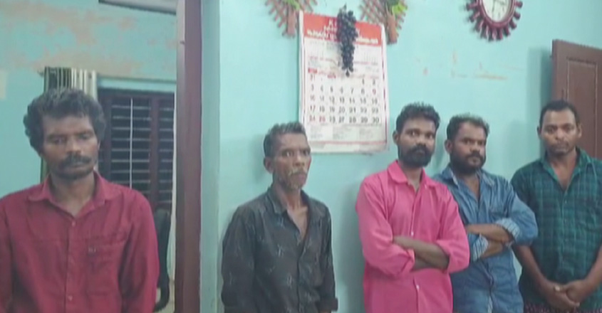 ഉടുമ്പിനെ വേട്ടയാടിയവരും ഇറച്ചി വാങ്ങിയവരും കഴിച്ചവരും കുടുങ്ങി ...