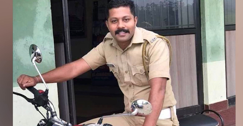 മാങ്ങ മോഷ്ടിച്ച പൊലീസുകാരനെ സർവീസിൽ നിന്ന് പിരിച്ചുവിട്ടു | mango ...