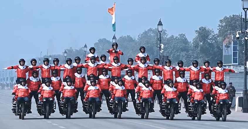 Republic Day | Women | Delhi | adventure performance | crpf | motor ...